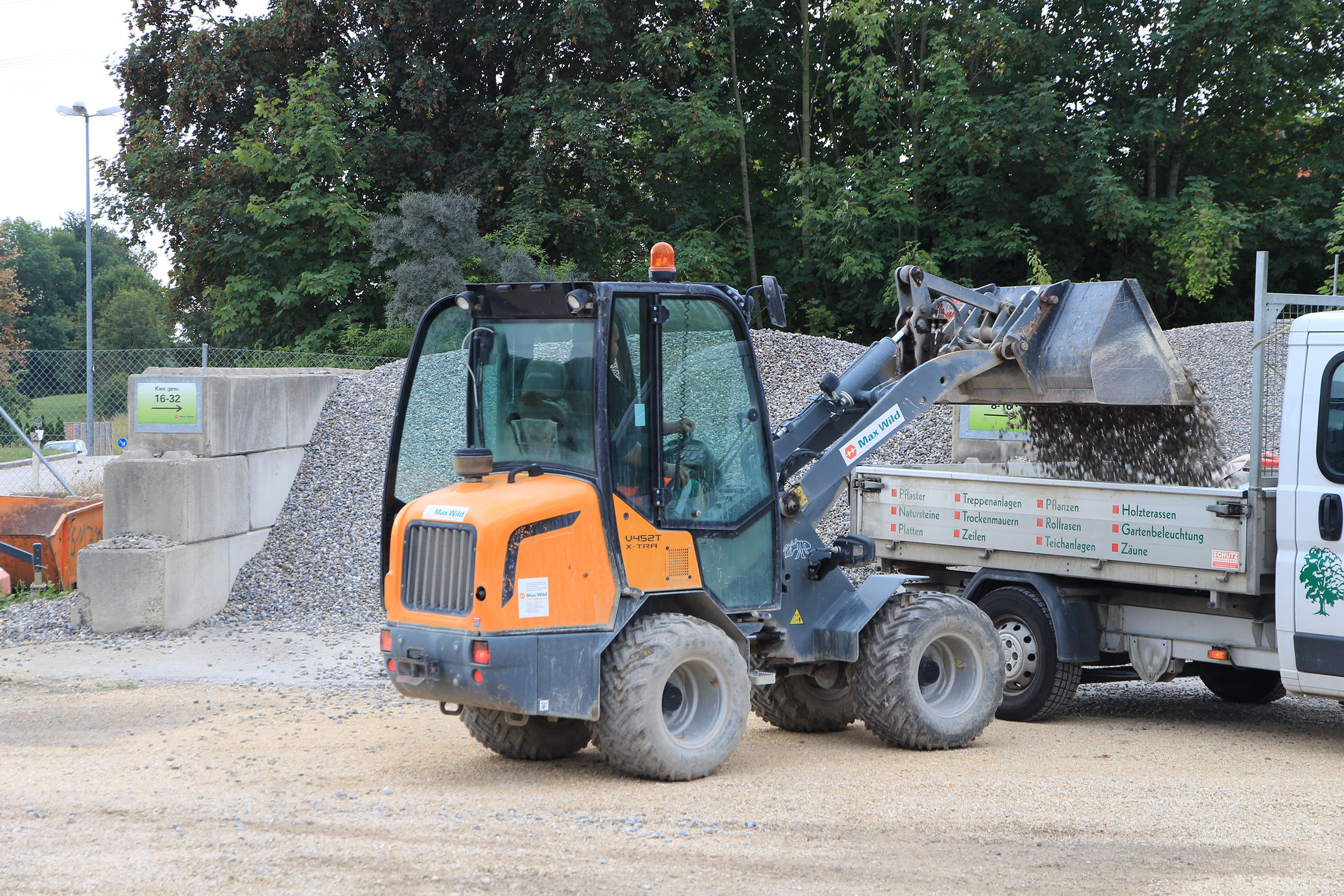 Hitachi-Radlader beschleunigt Abläufe - RECYCLING magazin