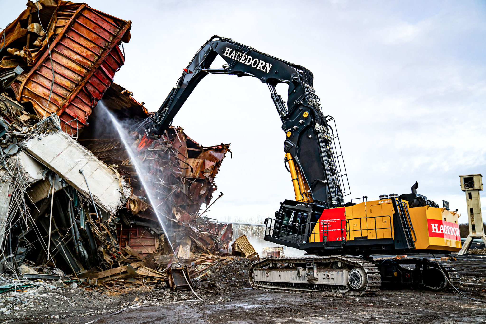 Deutschlands größter Abbruch-Bagger - RECYCLING magazin