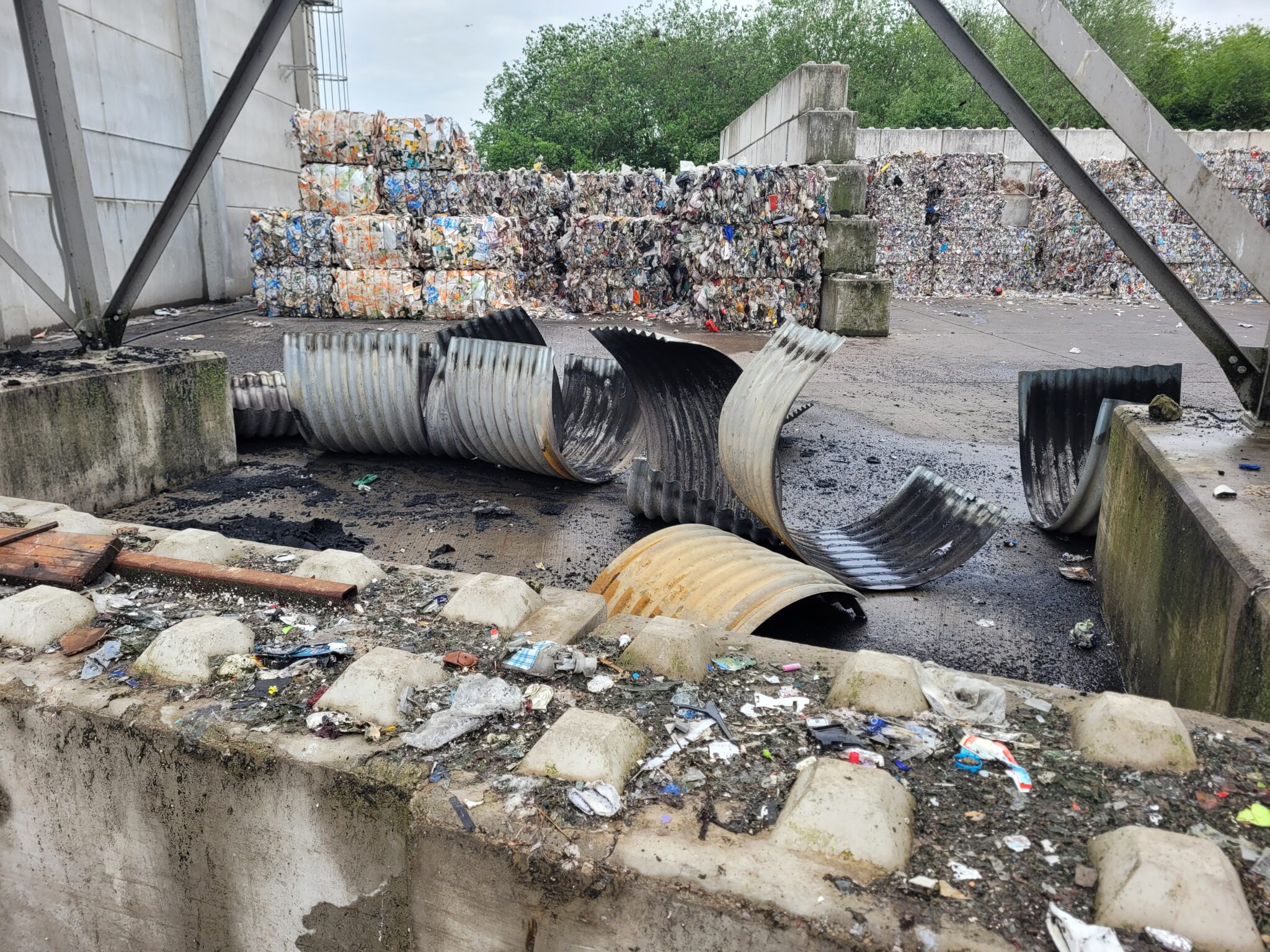 Brand in Veolia-Anlage: Akute Gefahr durch Fehlwürfe - RECYCLING magazin